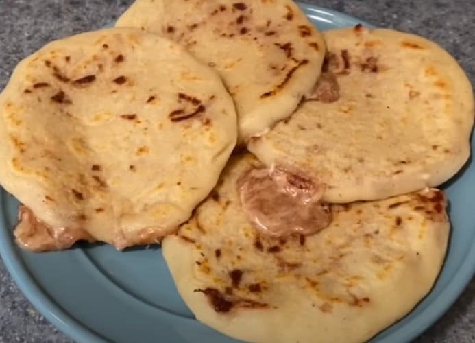 ¡Pupusas Salvadoreñas! 🇸🇻 Receta Auténtica y Deliciosa